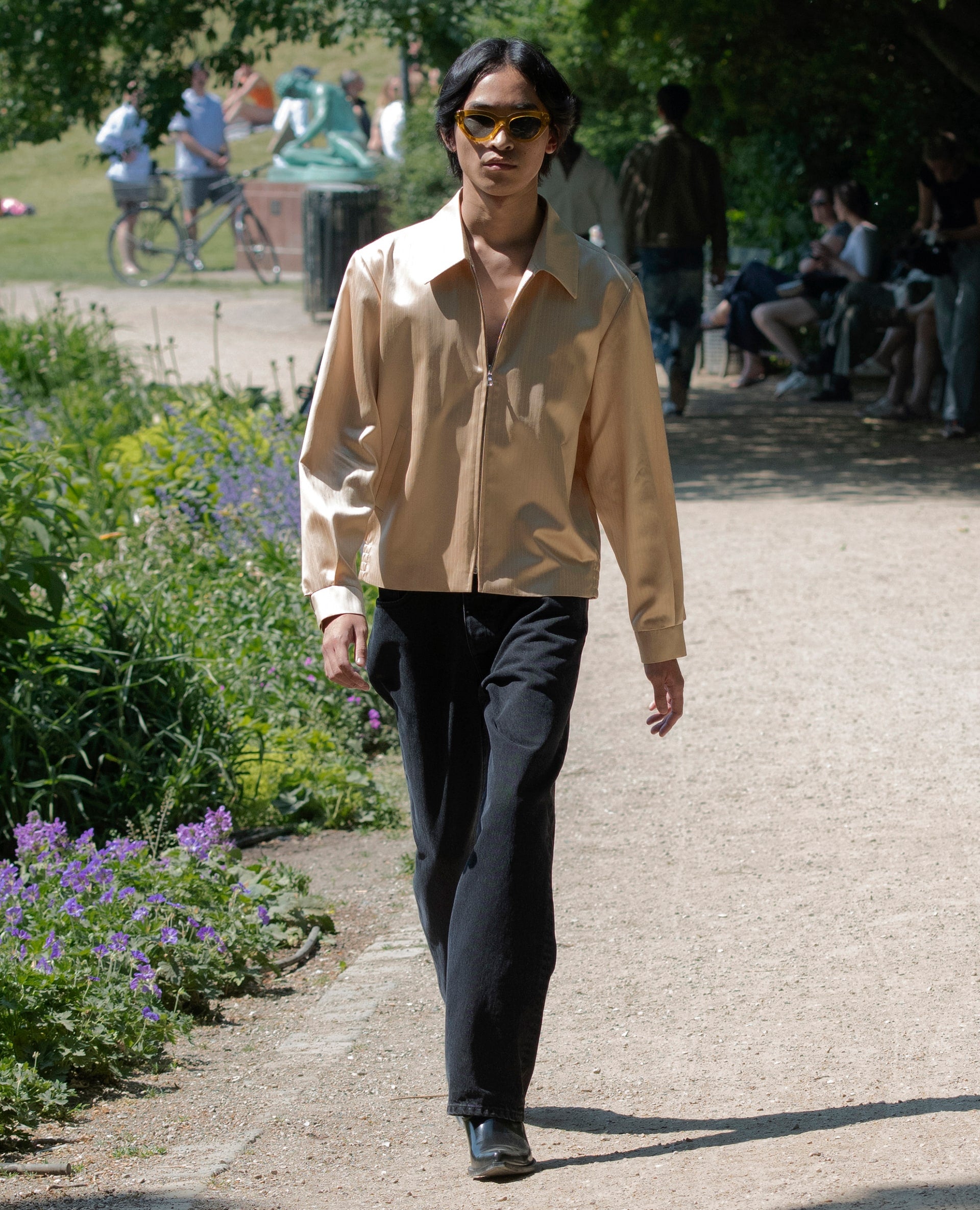 SS22. RUNWAY. – Sunflower